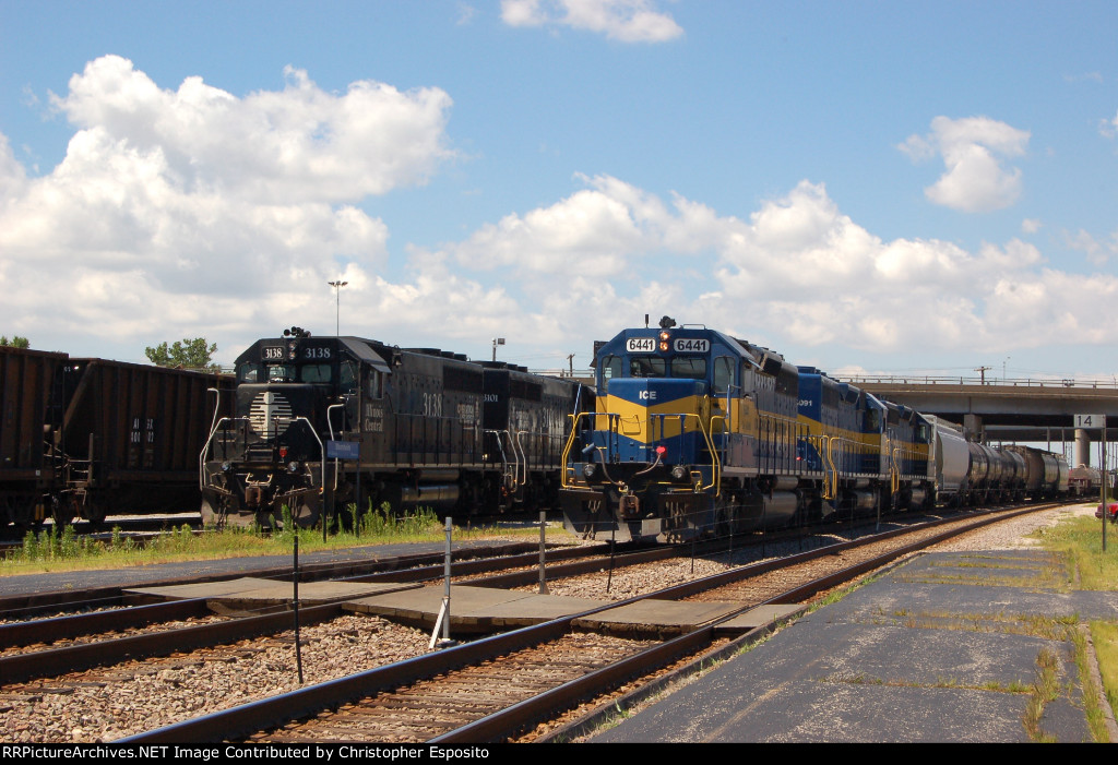 IC GP40R 3138 & ICE SD40-2 6441